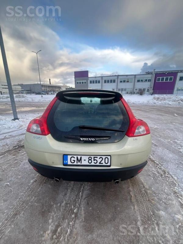 Green Volvo C30 2007 in Liepaja, with an engine capacity of 2.40 L and mileage of 154 thousand km for 3300 €, photo 2 on AUTOMOTO.COM.LV