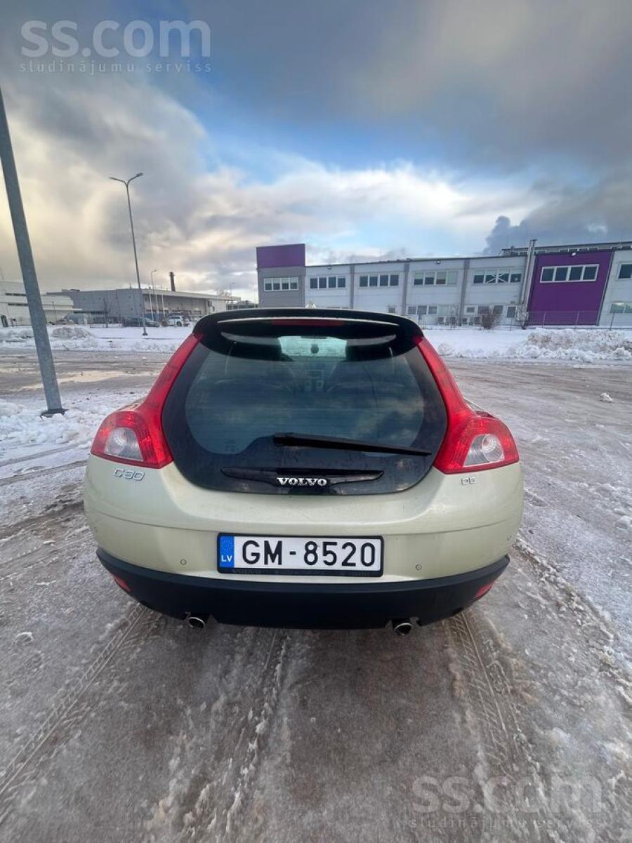 Green Volvo C30 2007 in Liepaja, with an engine capacity of 2.40 L and mileage of 154 thousand km for 3300 €, photo 2 on AUTOMOTO.COM.LV