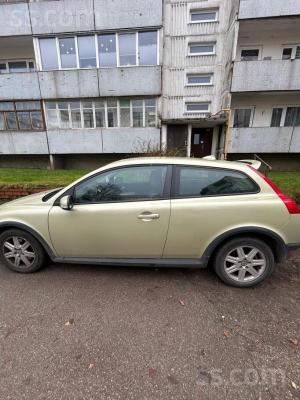 Green Volvo C30 2007 in Liepaja, with an engine capacity of 2.40 L and mileage of 154 thousand km for 3300 €, photo 4 on AUTOMOTO.COM.LV