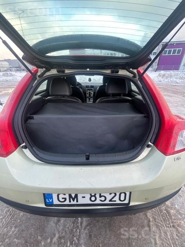 Green Volvo C30 2007 in Liepaja, with an engine capacity of 2.40 L and mileage of 154 thousand km for 3300 €, photo 7 on AUTOMOTO.COM.LV