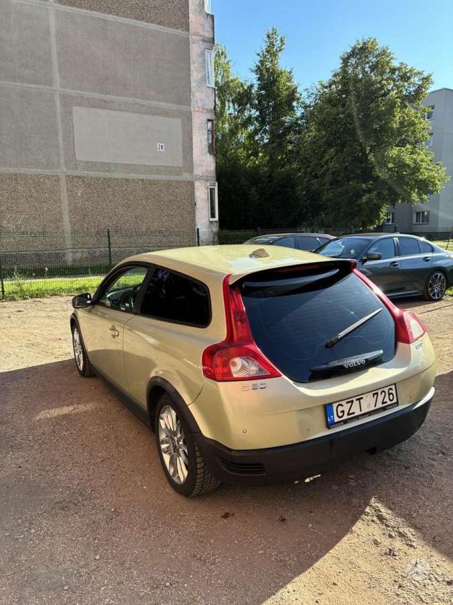 Zaļš Volvo C30 2007 Kauņa, ar dzinēja tilpumu 2.00 L un nobraukumu 233 tūkst. km par 1500 €, foto 6 vietnē AUTOMOTO.COM.LV