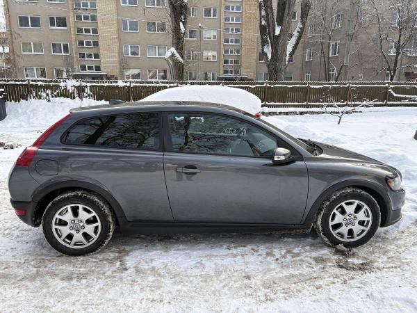 Pelēks Volvo C30 2007 Viļņa, ar dzinēja tilpumu 1.80 L un nobraukumu 125 tūkst. km par 3000 €, foto 3 vietnē AUTOMOTO.COM.LV