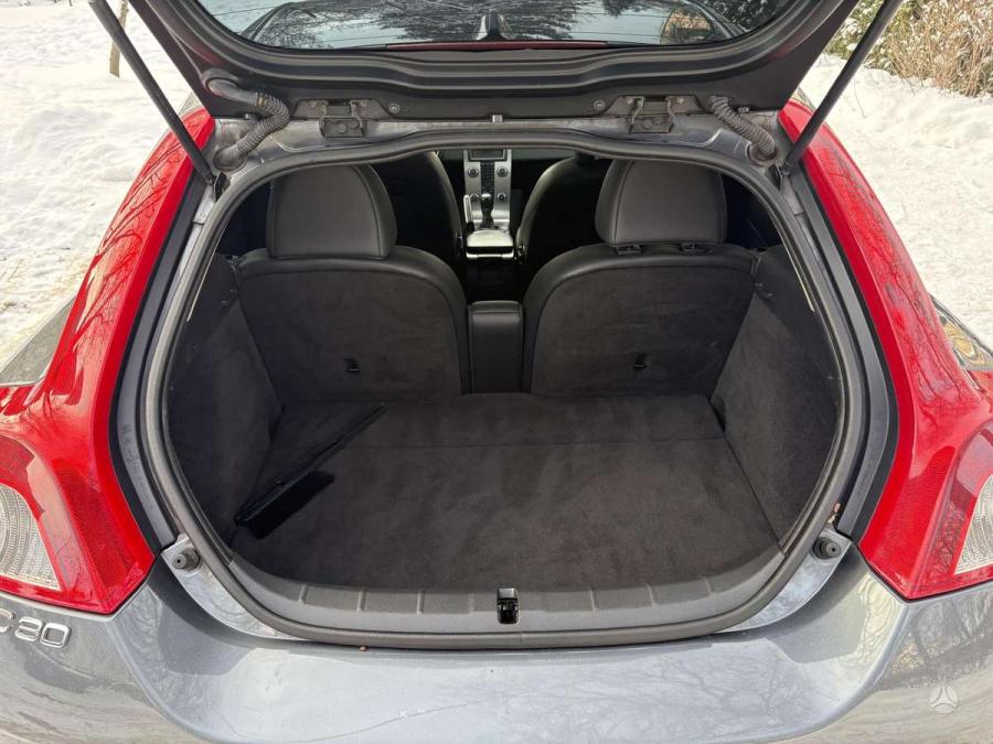 Pelēks Volvo C30 2007 Viļņa, ar dzinēja tilpumu 1.80 L un nobraukumu 125 tūkst. km par 3000 €, foto 5 vietnē AUTOMOTO.COM.LV