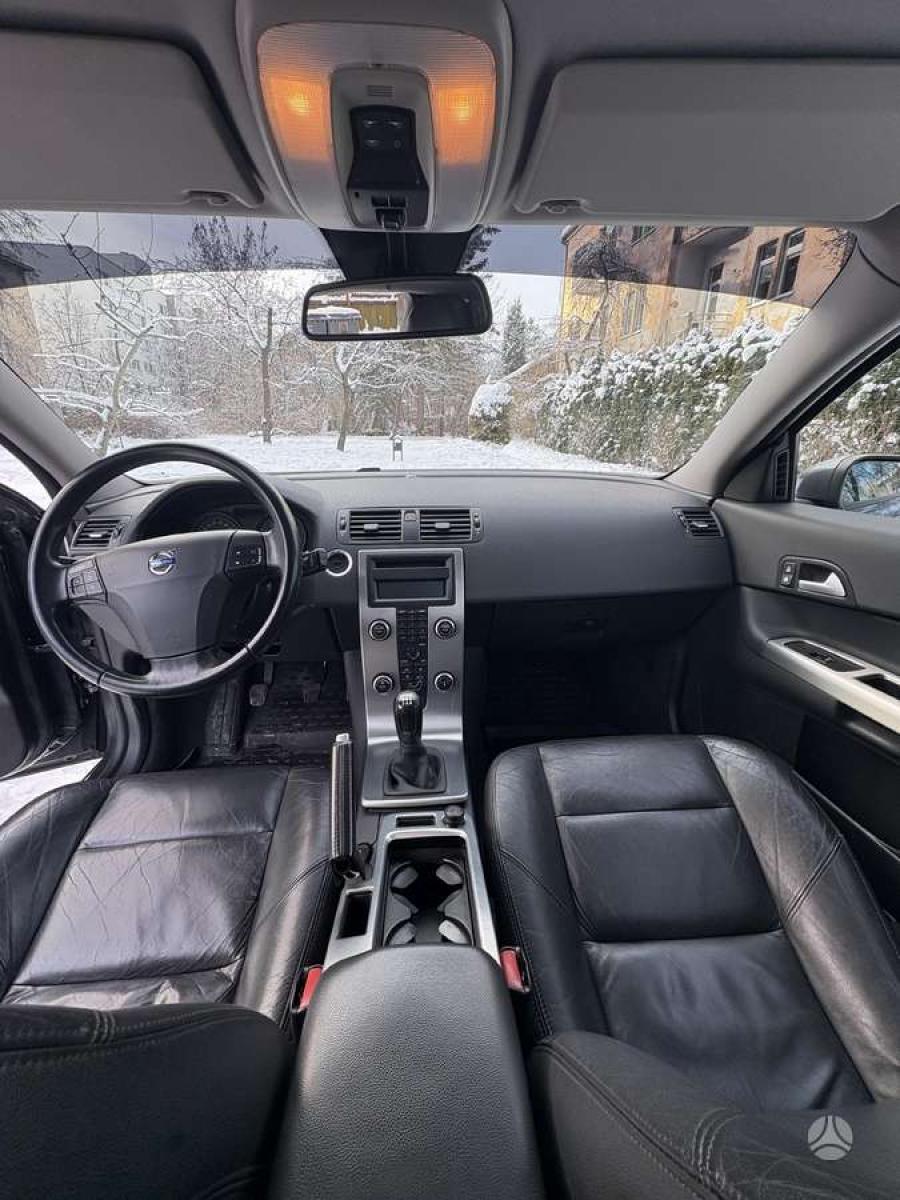 Pelēks Volvo C30 2007 Viļņa, ar dzinēja tilpumu 1.80 L un nobraukumu 125 tūkst. km par 3000 €, foto 11 vietnē AUTOMOTO.COM.LV