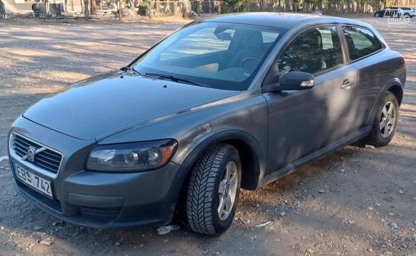 Grey Volvo C30 2007 in Kaunas, with an engine capacity of 1.60 L and mileage of 296 thousand km for 995 €, photo 1 on AUTOMOTO.COM.LV