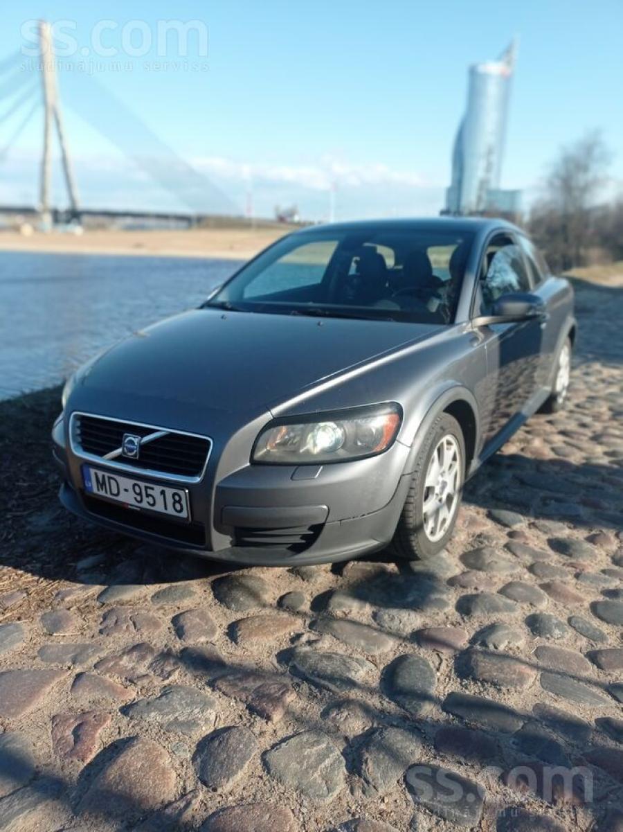 Grey Volvo C30 2007 in Riga, with an engine capacity of 2.00 L and mileage of 290 thousand km for 2600 €, photo 3 on AUTOMOTO.COM.LV