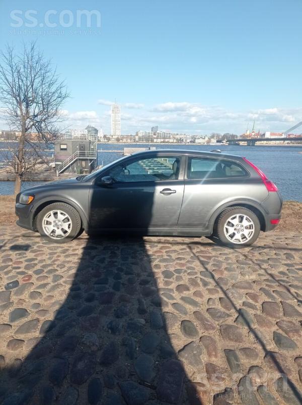 Grey Volvo C30 2007 in Riga, with an engine capacity of 2.00 L and mileage of 290 thousand km for 2600 €, photo 3 on AUTOMOTO.COM.LV