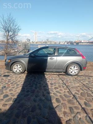 Grey Volvo C30 2007 in Riga, with an engine capacity of 2.00 L and mileage of 290 thousand km for 2600 €, photo 4 on AUTOMOTO.COM.LV