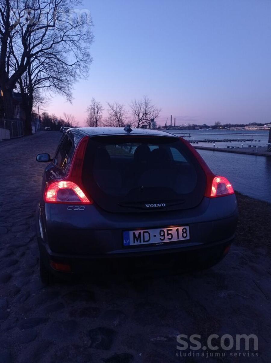 Grey Volvo C30 2007 in Riga, with an engine capacity of 2.00 L and mileage of 290 thousand km for 2600 €, photo 11 on AUTOMOTO.COM.LV