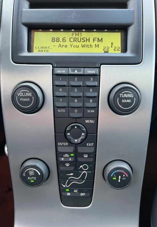 Серый Вольво Ц30 2007 в Рига, объемом двигателя 2.00 л и пробегом 386 тыс. км за 2950 €, фото 10 на AUTOMOTO.COM.LV