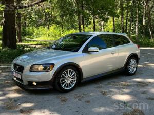 Pelēks Volvo C30 2007 Rīga, ar dzinēja tilpumu 2.40 L un nobraukumu 0 tūkst. km par 3599 €, foto  vietnē AUTOMOTO.COM.LV