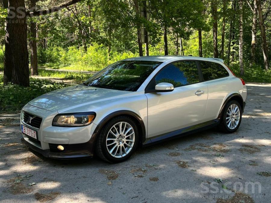 Pelēks Volvo C30 2007 Rīga, ar dzinēja tilpumu 2.40 L un nobraukumu 0 tūkst. km par 3599 €, foto 1 vietnē AUTOMOTO.COM.LV