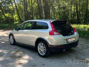 Pelēks Volvo C30 2007 Rīga, ar dzinēja tilpumu 2.40 L un nobraukumu 0 tūkst. km par 3599 €, foto 4 vietnē AUTOMOTO.COM.LV