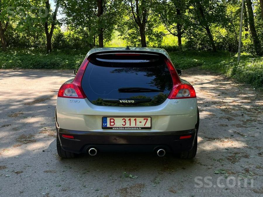 Pelēks Volvo C30 2007 Rīga, ar dzinēja tilpumu 2.40 L un nobraukumu 0 tūkst. km par 3599 €, foto 5 vietnē AUTOMOTO.COM.LV