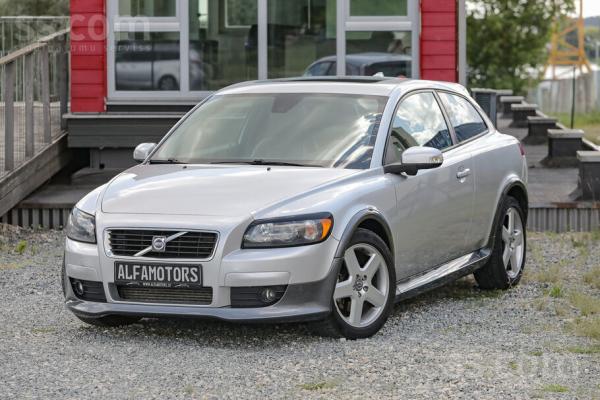 Pelēks Volvo C30 2007 Rīga, ar dzinēja tilpumu 2.40 L un nobraukumu 298 tūkst. km par 4690 €, foto 1 vietnē AUTOMOTO.COM.LV