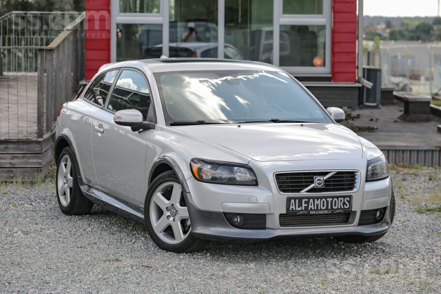 Grey Volvo C30 2007 in Riga, with an engine capacity of 2.40 L and mileage of 298 thousand km for 4690 €, photo 3 on AUTOMOTO.COM.LV