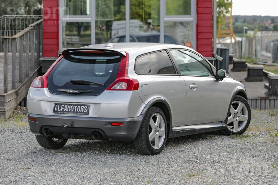 Grey Volvo C30 2007 in Riga, with an engine capacity of 2.40 L and mileage of 298 thousand km for 4690 €, photo 5 on AUTOMOTO.COM.LV