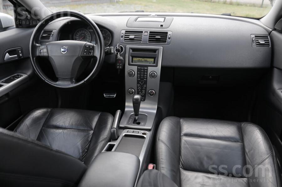 Grey Volvo C30 2007 in Riga, with an engine capacity of 2.40 L and mileage of 298 thousand km for 4690 €, photo 7 on AUTOMOTO.COM.LV