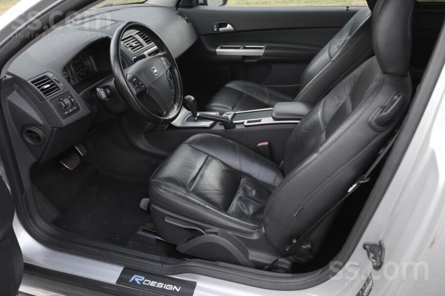 Grey Volvo C30 2007 in Riga, with an engine capacity of 2.40 L and mileage of 298 thousand km for 4690 €, photo 8 on AUTOMOTO.COM.LV