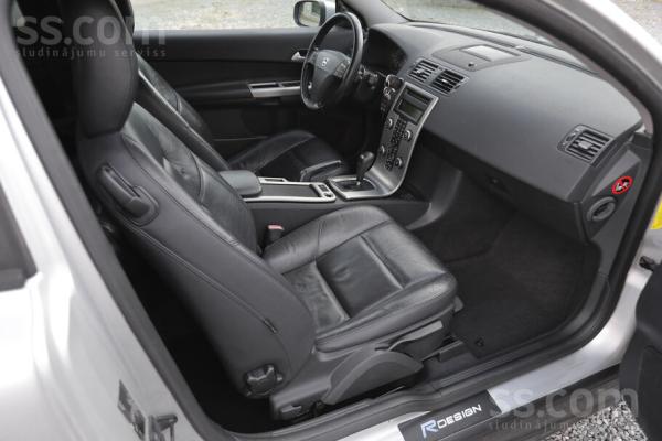 Pelēks Volvo C30 2007 Rīga, ar dzinēja tilpumu 2.40 L un nobraukumu 298 tūkst. km par 4690 €, foto 8 vietnē AUTOMOTO.COM.LV
