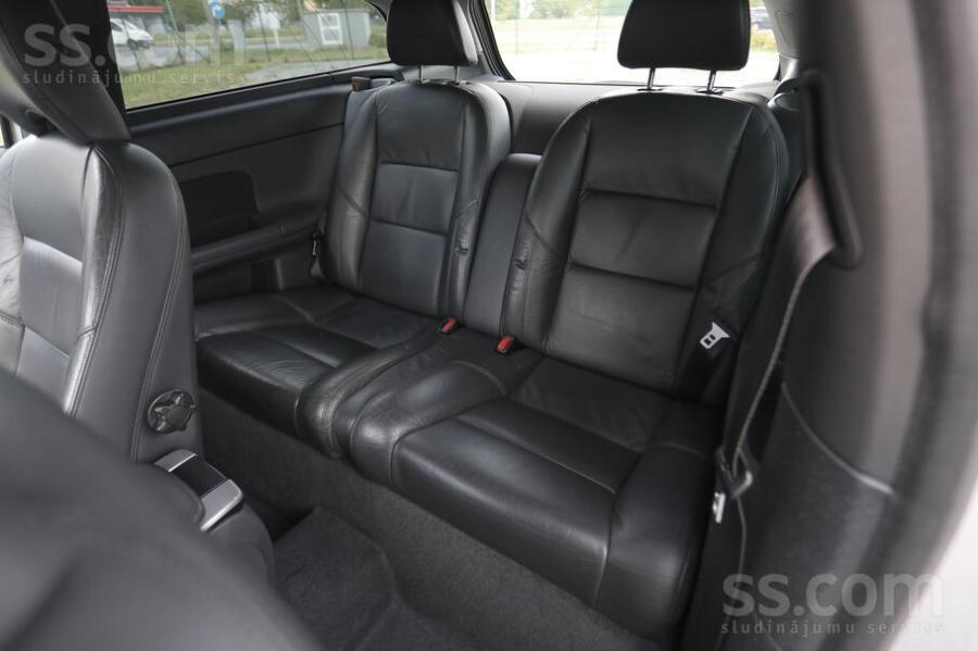 Grey Volvo C30 2007 in Riga, with an engine capacity of 2.40 L and mileage of 298 thousand km for 4690 €, photo 11 on AUTOMOTO.COM.LV