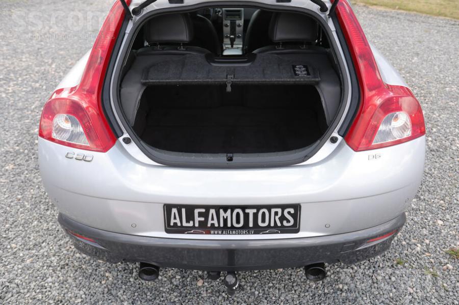 Grey Volvo C30 2007 in Riga, with an engine capacity of 2.40 L and mileage of 298 thousand km for 4690 €, photo 12 on AUTOMOTO.COM.LV