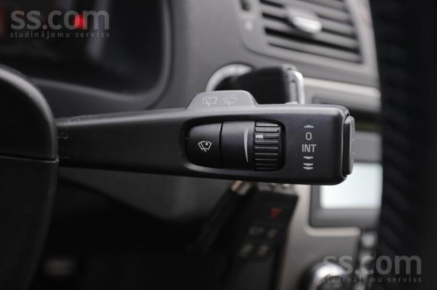 Grey Volvo C30 2007 in Riga, with an engine capacity of 2.40 L and mileage of 298 thousand km for 4690 €, photo 14 on AUTOMOTO.COM.LV