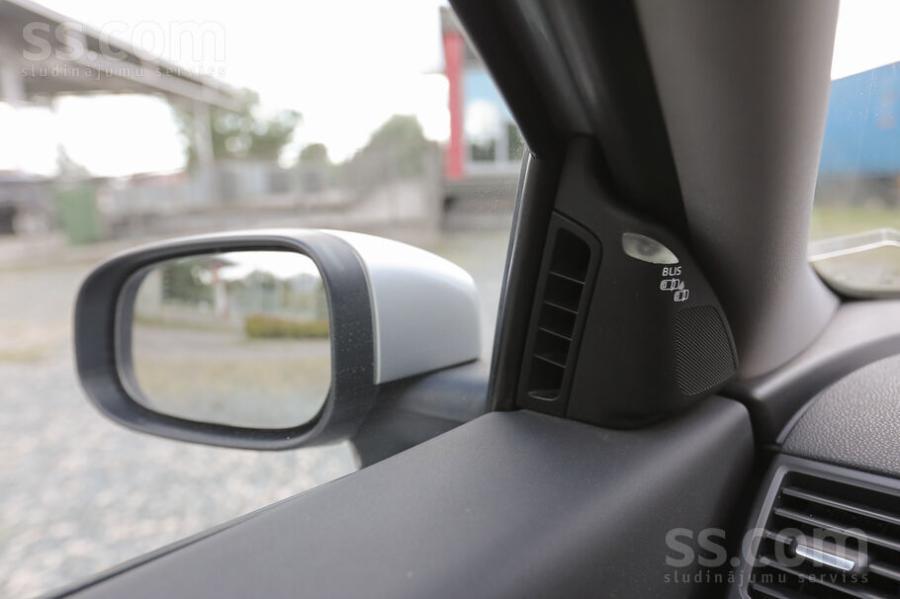 Grey Volvo C30 2007 in Riga, with an engine capacity of 2.40 L and mileage of 298 thousand km for 4690 €, photo 17 on AUTOMOTO.COM.LV