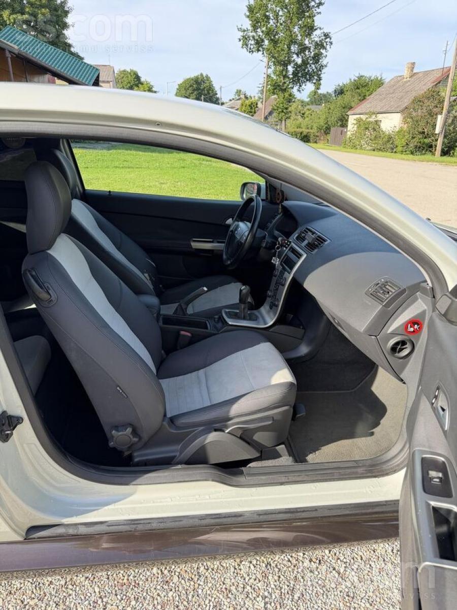 Pelēks Volvo C30 2007 Ventspils, ar dzinēja tilpumu 2.00 L un nobraukumu 290 tūkst. km par 2200 €, foto 12 vietnē AUTOMOTO.COM.LV