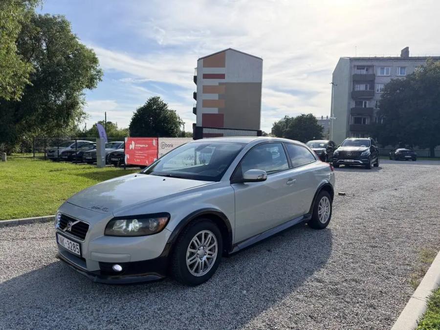 Pelēks Volvo C30 2007 Ventspils, ar dzinēja tilpumu 2.00 L un nobraukumu 290 tūkst. km par 2200 €, foto 1 vietnē AUTOMOTO.COM.LV