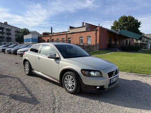 Grey Volvo C30 2007 in Ventspils, with an engine capacity of 2.00 L and mileage of 290 thousand km for 2200 €, photo 3 on AUTOMOTO.COM.LV