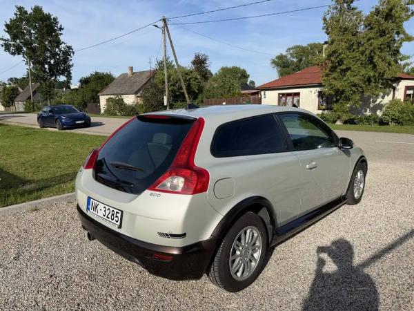 Grey Volvo C30 2007 in Ventspils, with an engine capacity of 2.00 L and mileage of 290 thousand km for 2200 €, photo 6 on AUTOMOTO.COM.LV