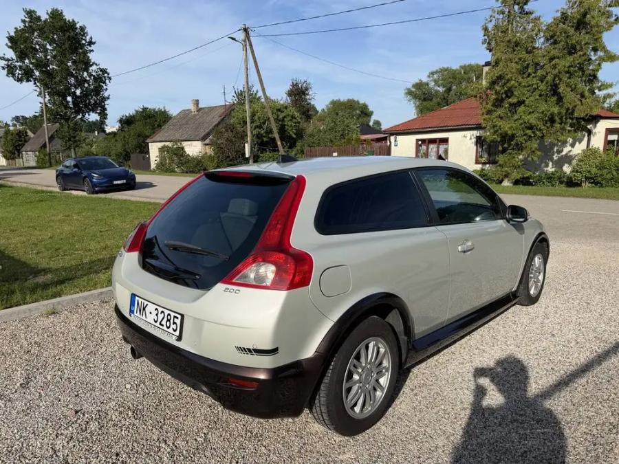 Pelēks Volvo C30 2007 Ventspils, ar dzinēja tilpumu 2.00 L un nobraukumu 290 tūkst. km par 2200 €, foto 7 vietnē AUTOMOTO.COM.LV