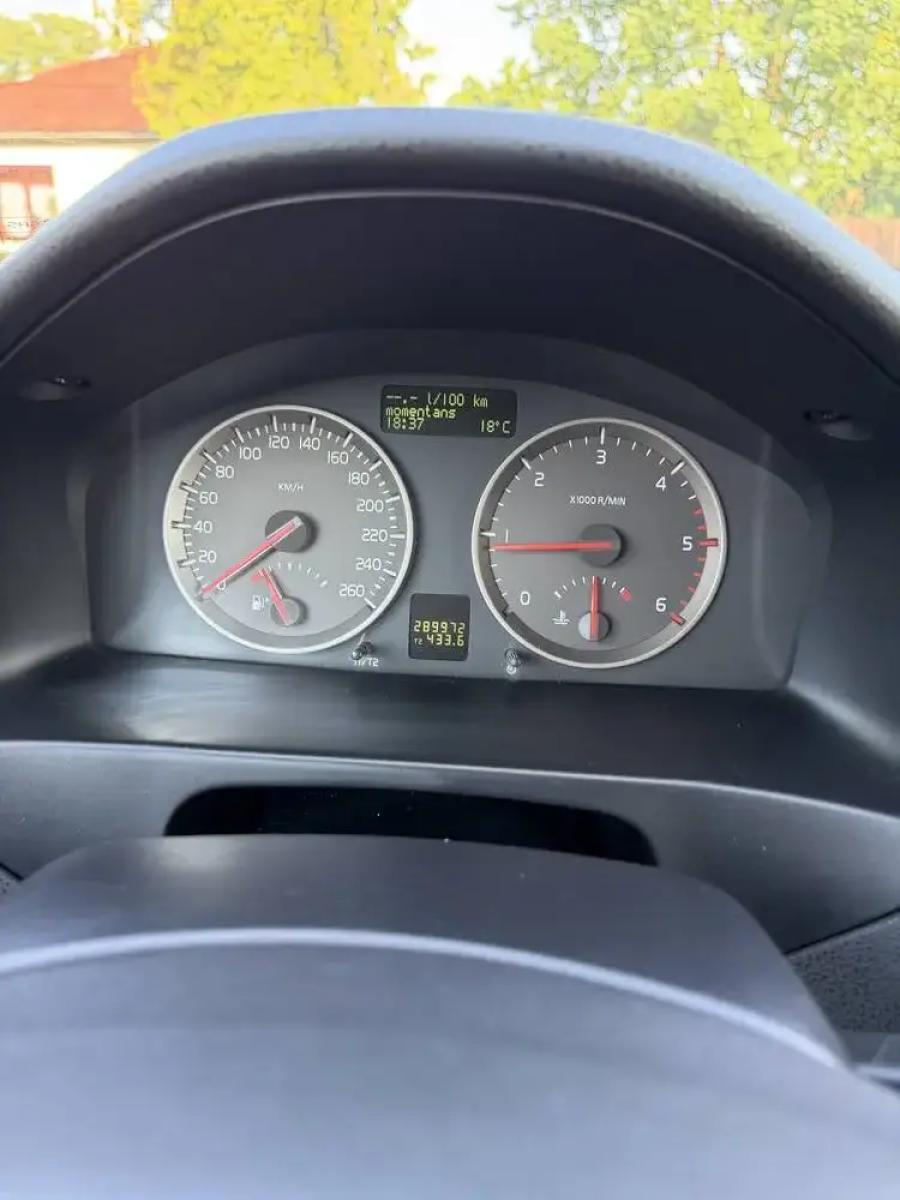 Pelēks Volvo C30 2007 Ventspils, ar dzinēja tilpumu 2.00 L un nobraukumu 290 tūkst. km par 2200 €, foto 11 vietnē AUTOMOTO.COM.LV