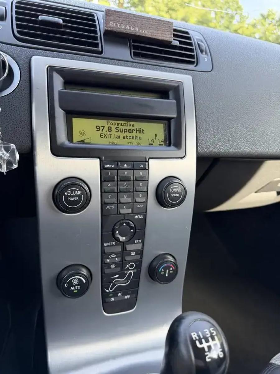 Pelēks Volvo C30 2007 Ventspils, ar dzinēja tilpumu 2.00 L un nobraukumu 290 tūkst. km par 2200 €, foto 14 vietnē AUTOMOTO.COM.LV