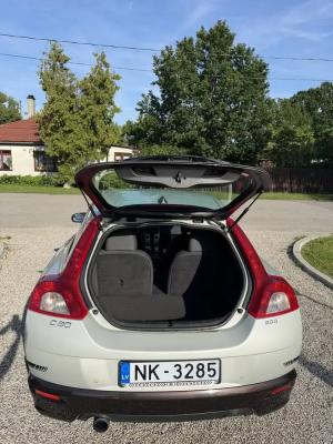 Pelēks Volvo C30 2007 Ventspils, ar dzinēja tilpumu 2.00 L un nobraukumu 290 tūkst. km par 2200 €, foto 17 vietnē AUTOMOTO.COM.LV