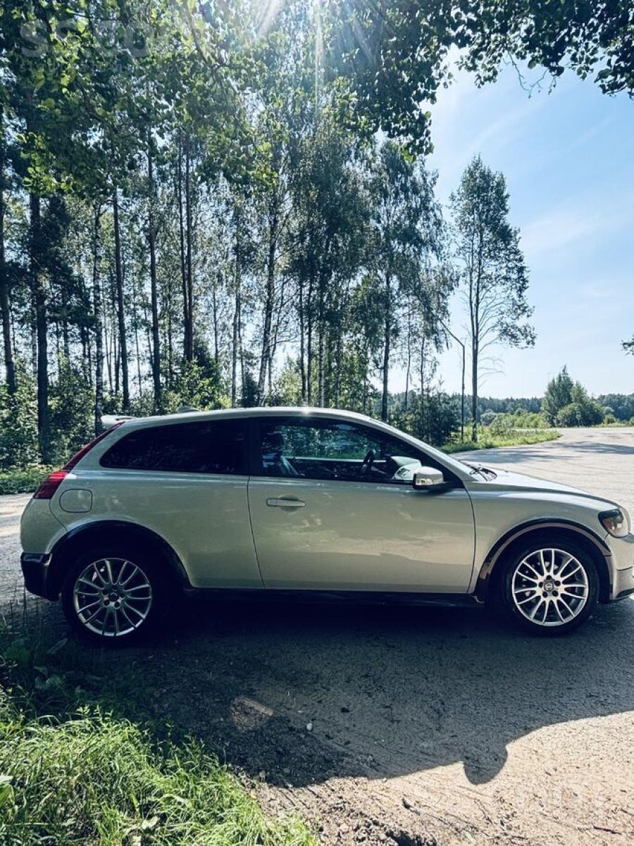 Grey Volvo C30 2007 in Jelgava, with an engine capacity of 1.60 L and mileage of 292 thousand km for 2300 €, photo 4 on AUTOMOTO.COM.LV