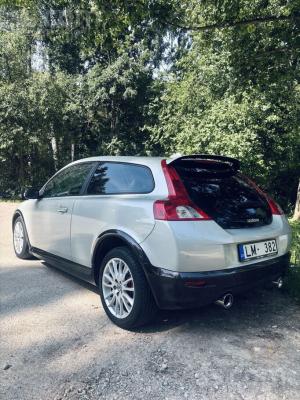 Grey Volvo C30 2007 in Jelgava, with an engine capacity of 1.60 L and mileage of 292 thousand km for 2300 €, photo 5 on AUTOMOTO.COM.LV