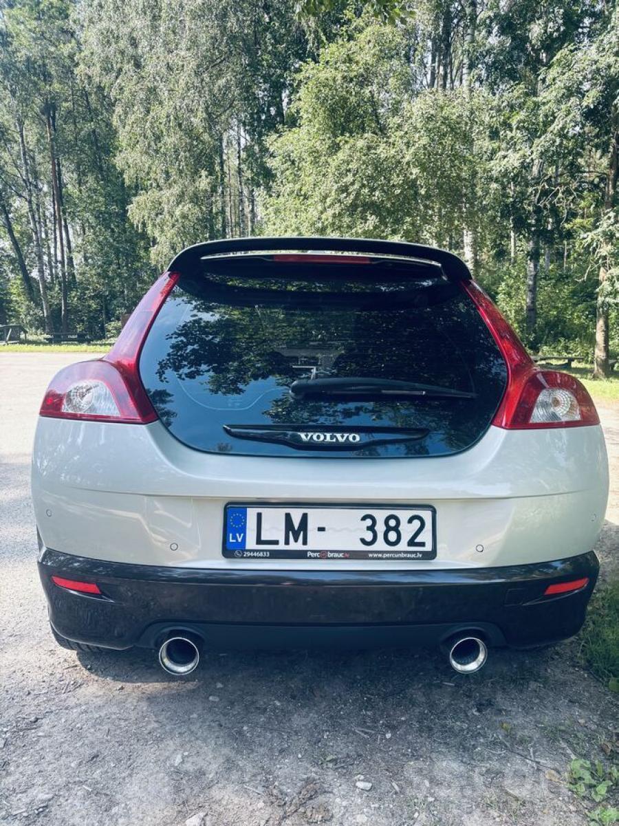 Grey Volvo C30 2007 in Jelgava, with an engine capacity of 1.60 L and mileage of 292 thousand km for 2300 €, photo 6 on AUTOMOTO.COM.LV