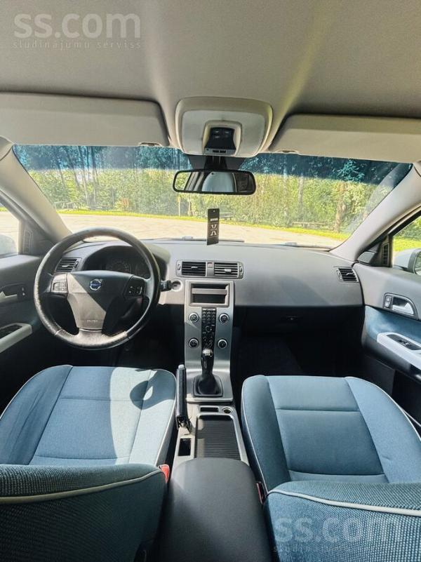 Grey Volvo C30 2007 in Jelgava, with an engine capacity of 1.60 L and mileage of 292 thousand km for 2300 €, photo 6 on AUTOMOTO.COM.LV