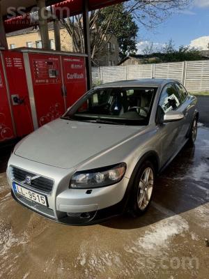 Pelēks Volvo C30 2007 Daugavpils, ar dzinēja tilpumu 2.00 L un nobraukumu 261 tūkst. km par 3800 €, foto  vietnē AUTOMOTO.COM.LV