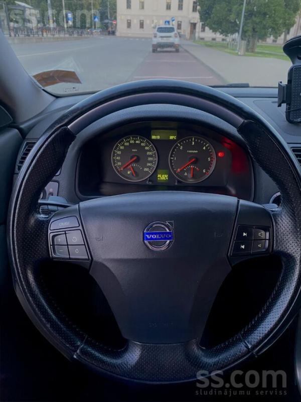 Grey Volvo C30 2007 in Daugavpils, with an engine capacity of 2.00 L and mileage of 261 thousand km for 3800 €, photo 4 on AUTOMOTO.COM.LV
