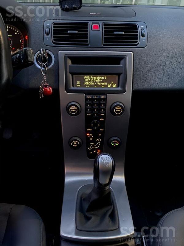 Grey Volvo C30 2007 in Daugavpils, with an engine capacity of 2.00 L and mileage of 261 thousand km for 3800 €, photo 5 on AUTOMOTO.COM.LV
