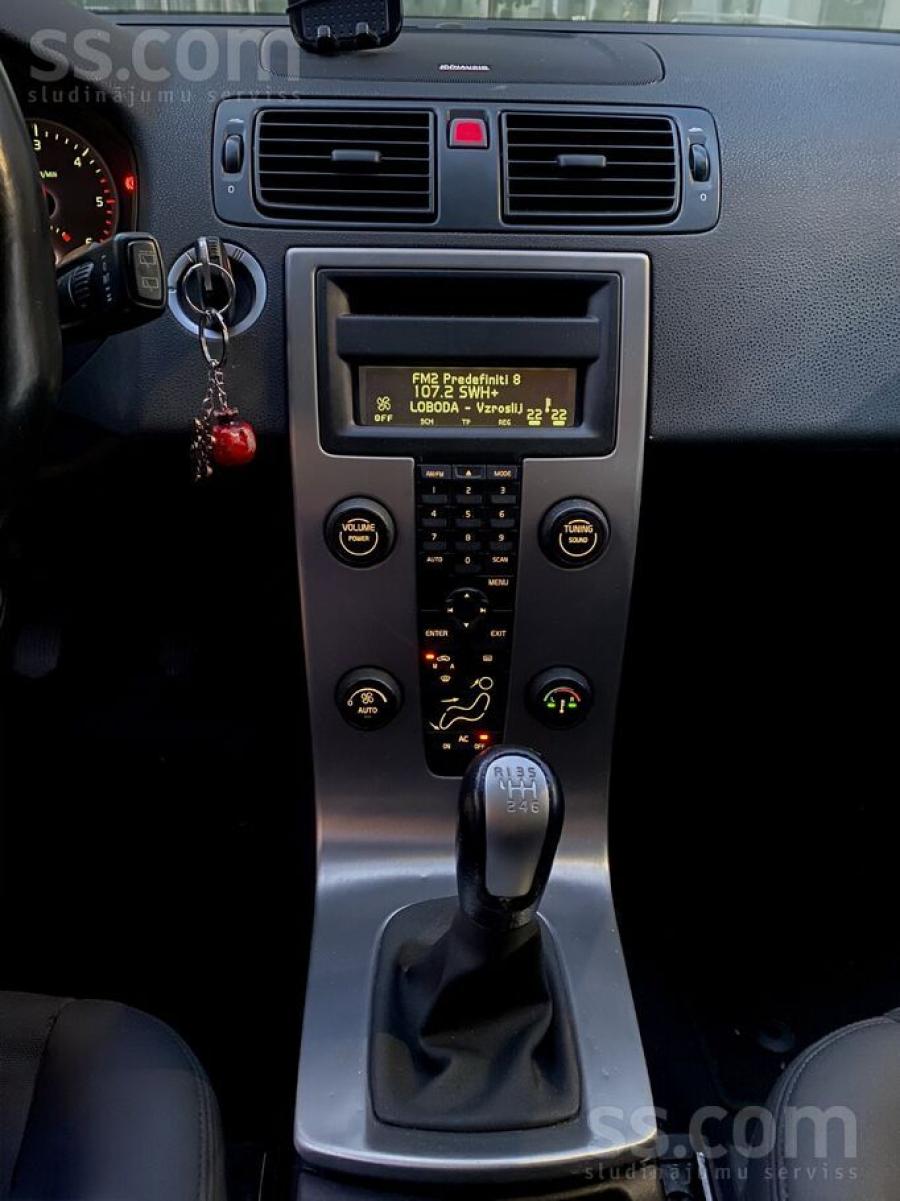 Pelēks Volvo C30 2007 Daugavpils, ar dzinēja tilpumu 2.00 L un nobraukumu 261 tūkst. km par 3800 €, foto 6 vietnē AUTOMOTO.COM.LV