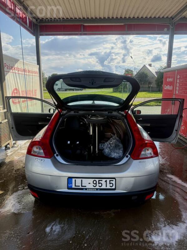 Grey Volvo C30 2007 in Daugavpils, with an engine capacity of 2.00 L and mileage of 261 thousand km for 3800 €, photo 8 on AUTOMOTO.COM.LV