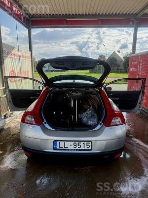 Pelēks Volvo C30 2007 Daugavpils, ar dzinēja tilpumu 2.00 L un nobraukumu 261 tūkst. km par 3800 €, foto 9 vietnē AUTOMOTO.COM.LV