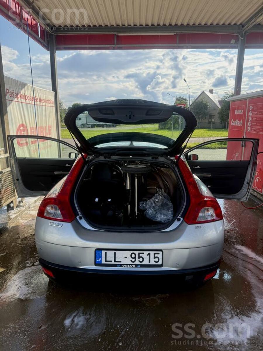Pelēks Volvo C30 2007 Daugavpils, ar dzinēja tilpumu 2.00 L un nobraukumu 261 tūkst. km par 3800 €, foto 9 vietnē AUTOMOTO.COM.LV