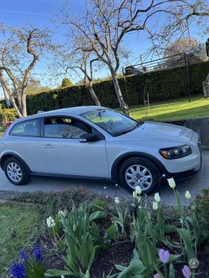 Pelēks Volvo C30 2007 Kauņa, ar dzinēja tilpumu 1.56 L un nobraukumu 247 tūkst. km par 2100 €, foto  vietnē AUTOMOTO.COM.LV