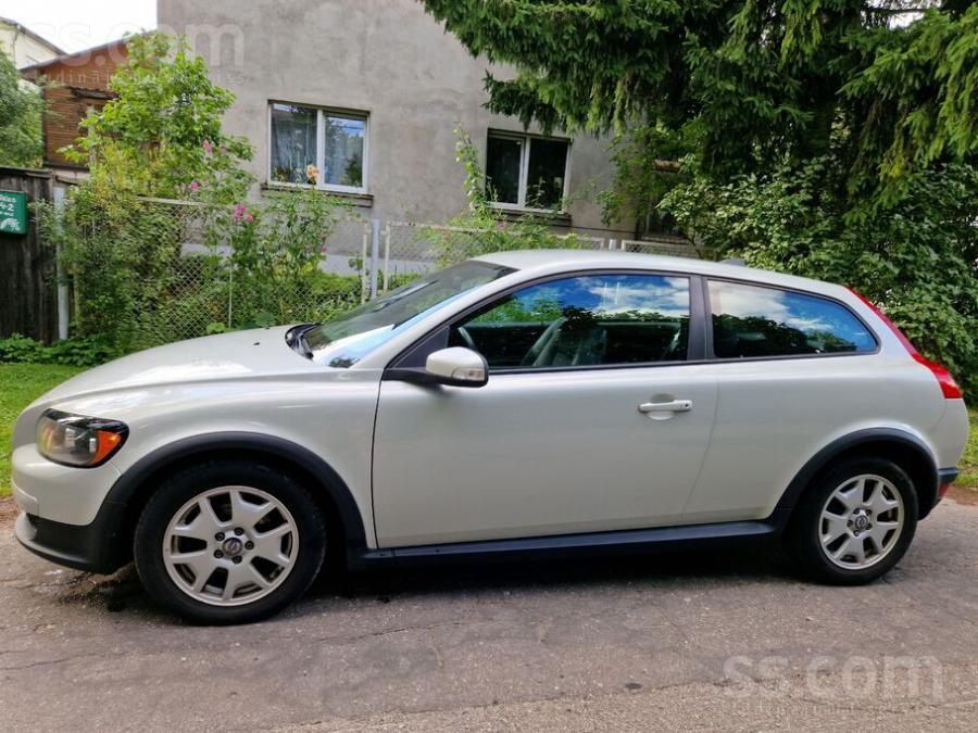 Grey Volvo C30 2007 in Riga, with an engine capacity of 2.00 L and mileage of 292 thousand km for 2950 €, photo 1 on AUTOMOTO.COM.LV