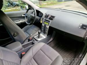 Grey Volvo C30 2007 in Riga, with an engine capacity of 2.00 L and mileage of 292 thousand km for 2950 €, photo 4 on AUTOMOTO.COM.LV